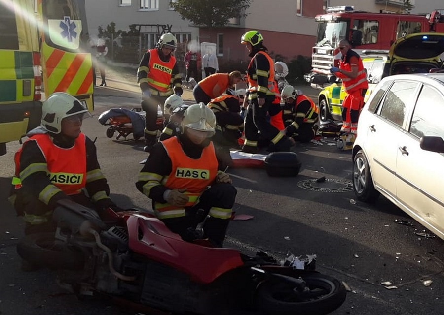 Další velmi vážná nehoda v Plzni - střet osobního vozu s motorkou ...